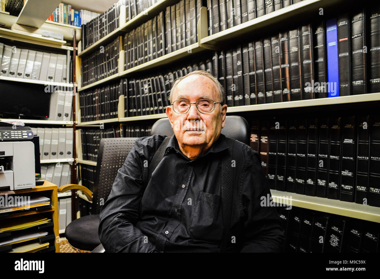 gerd heidemann in seinem archiv in hamburg Stock Photo - Alamy