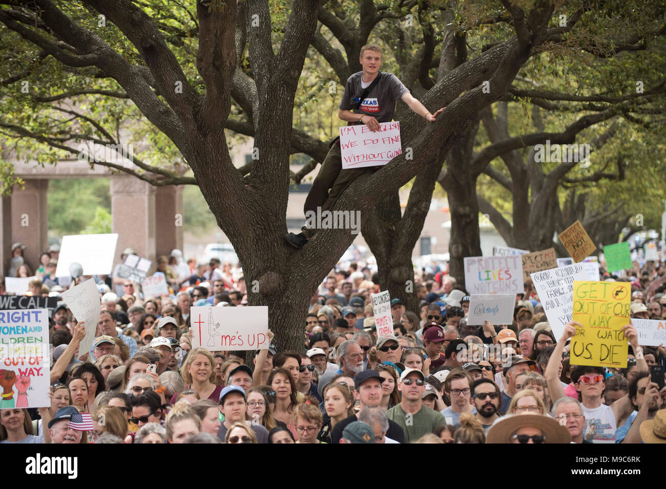 Crowd violence hi-res stock photography and images - Alamy
