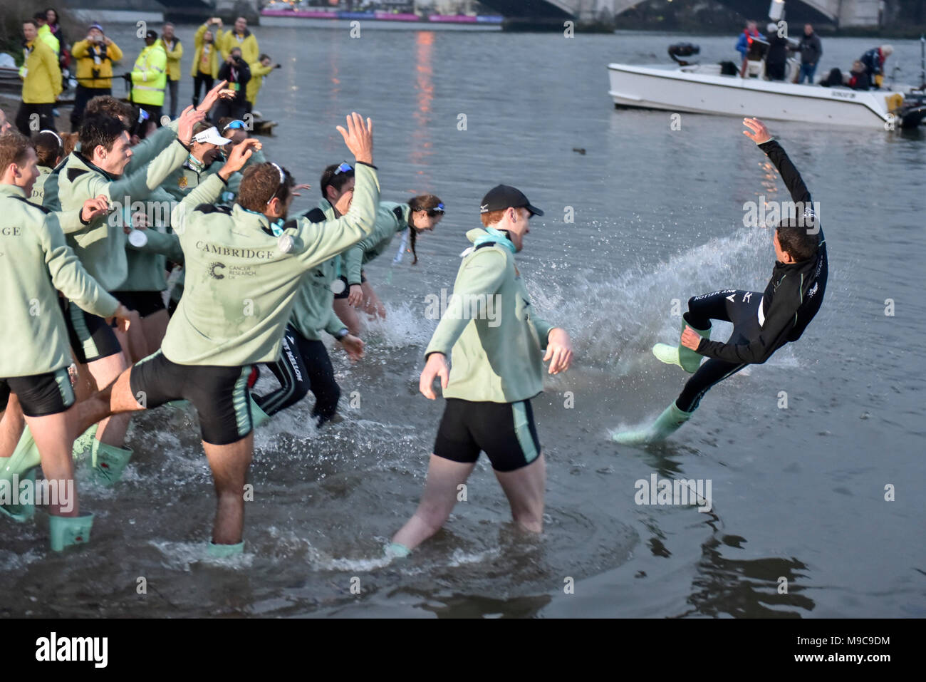 Winning team rowing hi-res stock photography and images - Alamy