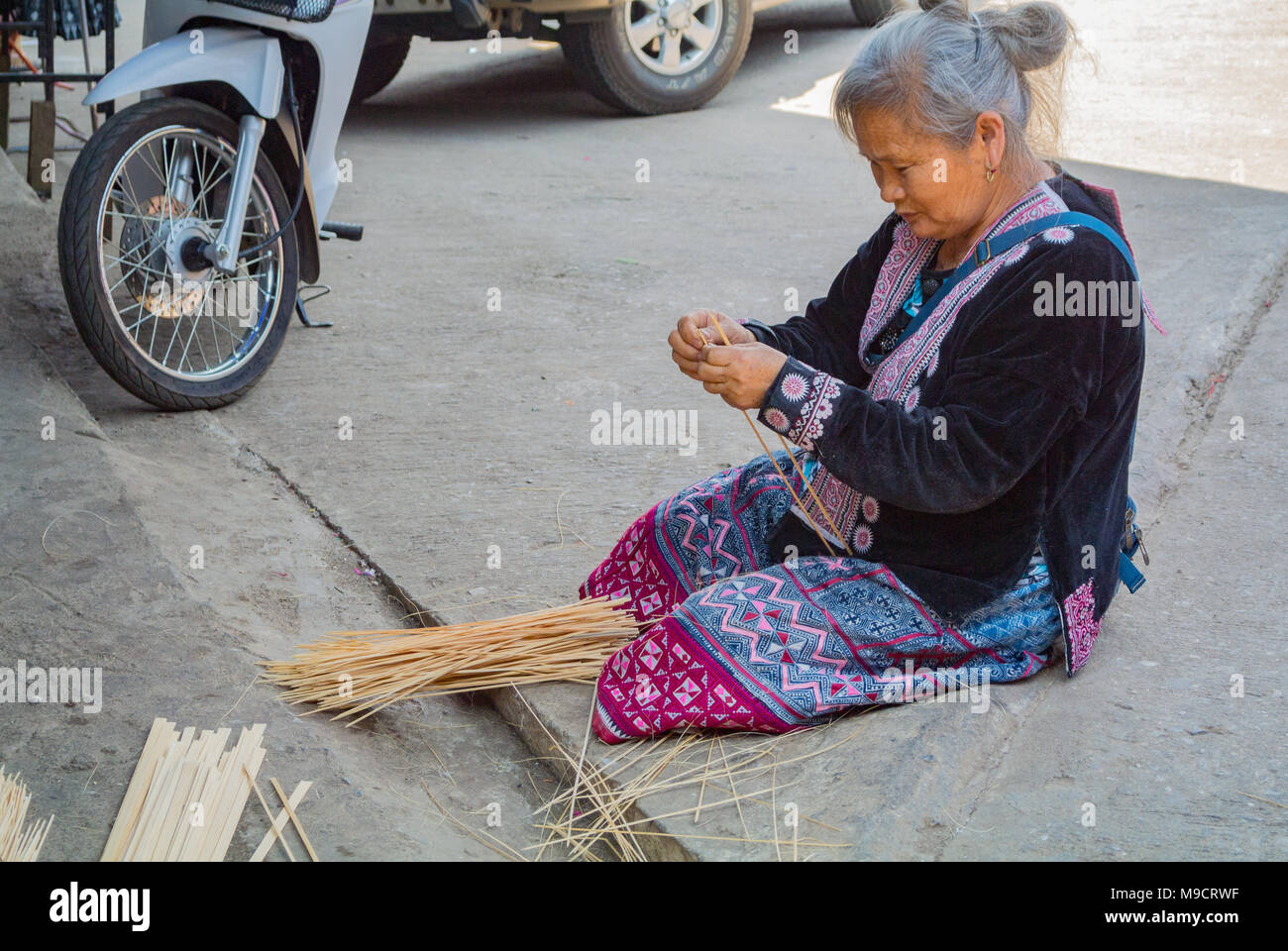 Mon tribe thailand hi-res stock photography and images - Alamy