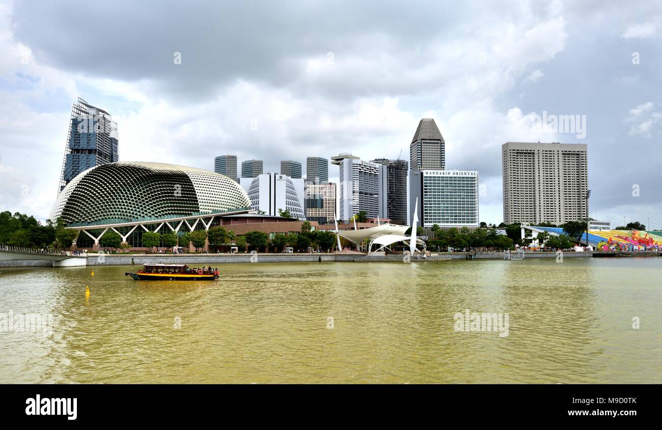 The Traditional and modern buildings of Singapore Stock Photo - Alamy