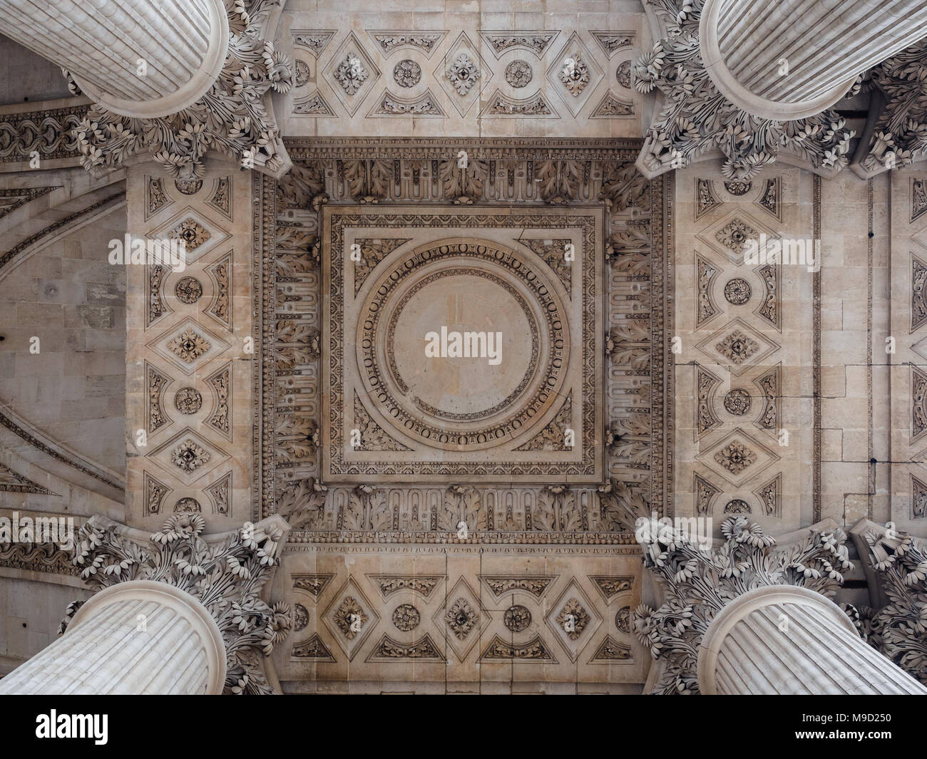 External colonnade hi-res stock photography and images - Alamy
