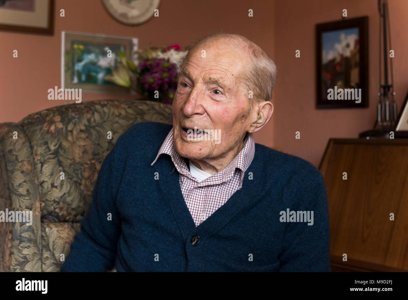 Alfred smith scotlands oldest man hi-res stock photography and images ...