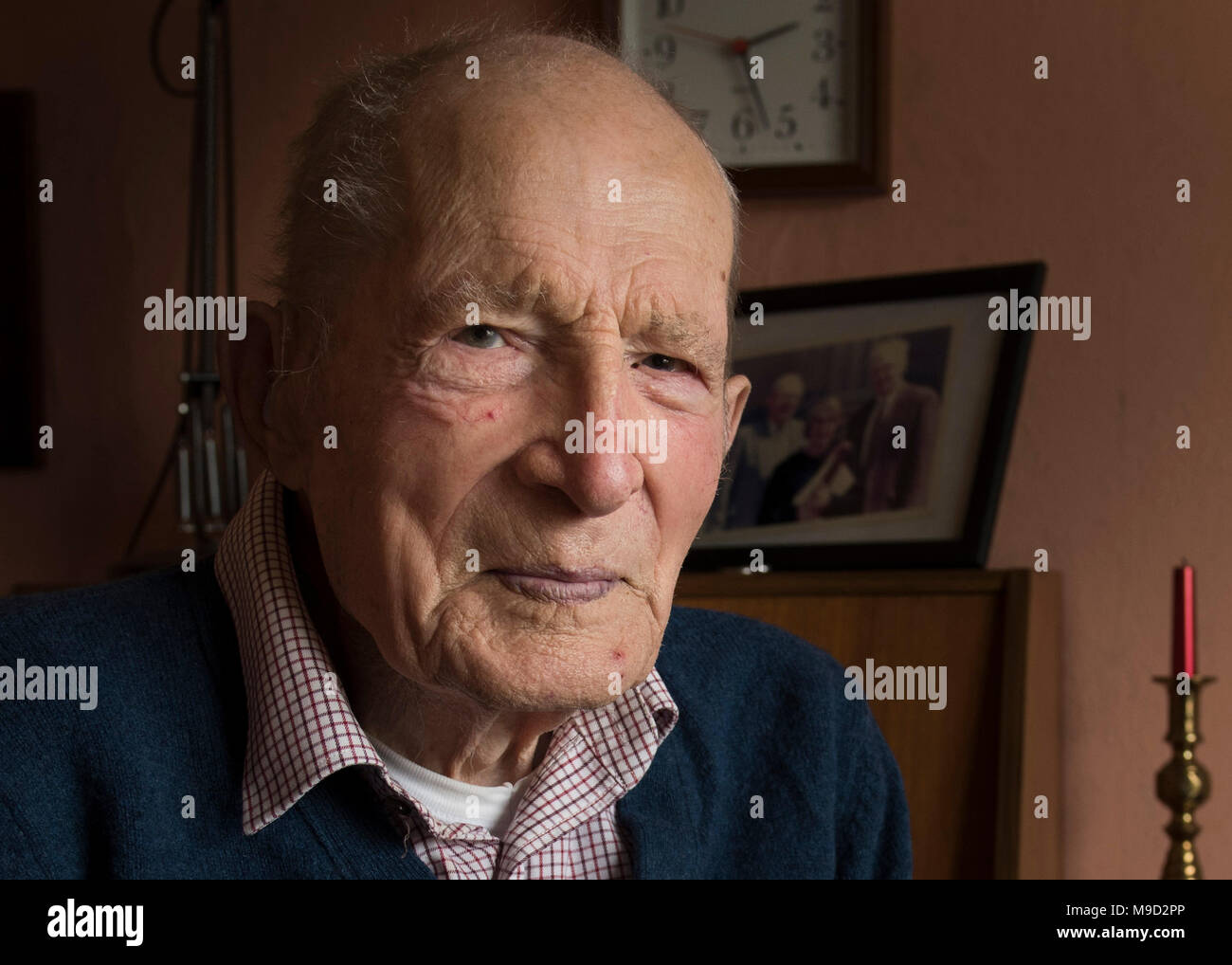 Alfred smith scotlands oldest man hi-res stock photography and images ...