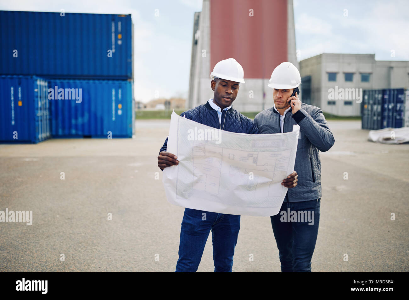 Two engineers reading plan hi-res stock photography and images - Alamy