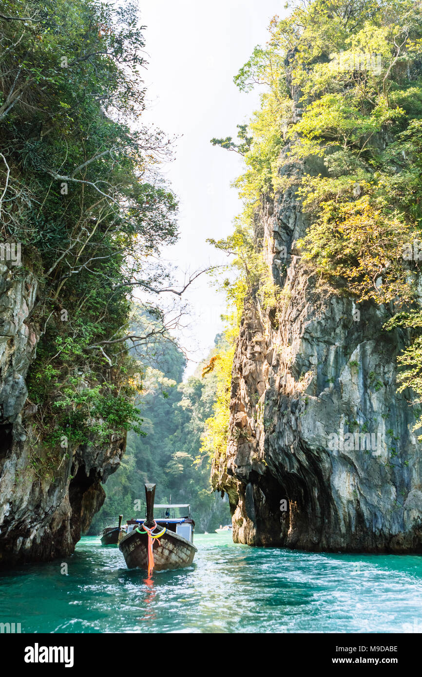 Two big rocks hi-res stock photography and images - Alamy
