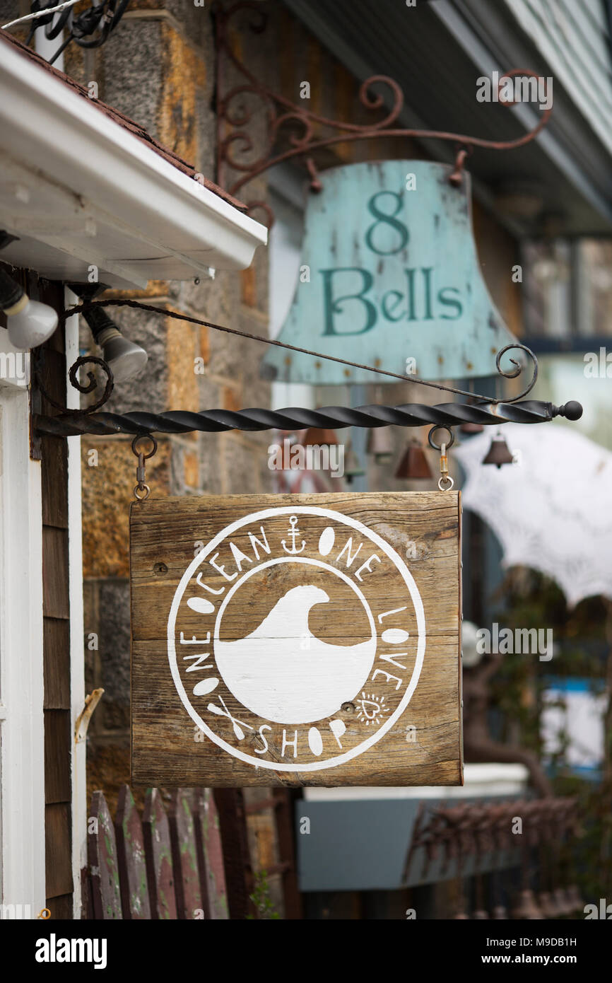 American shop signs hi-res stock photography and images - Alamy