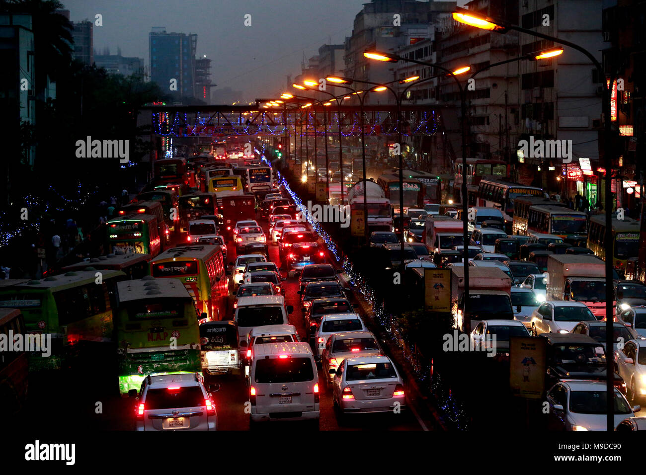 Dahaka 2018. Traffic jam at night in dhaka Stock Photo - Alamy