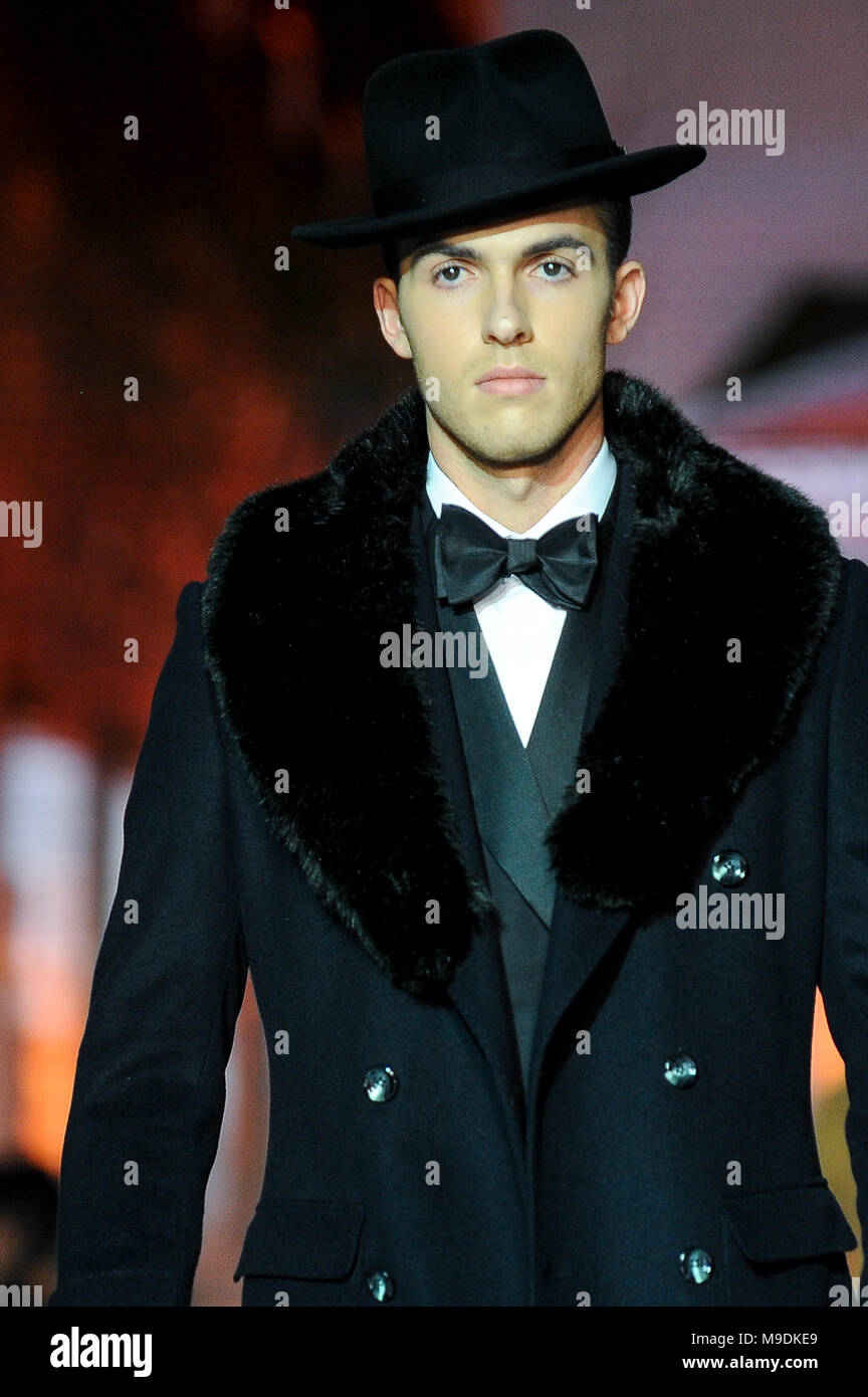 Fashion models represent new Fall/Winter 2018 ZANE BARLAS collection ...