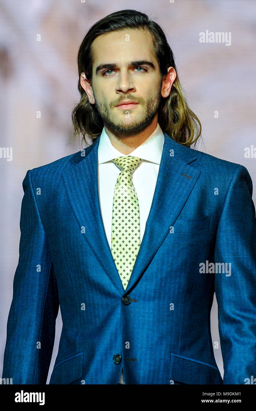 Fashion models represent new Fall/Winter 2018 ZANE BARLAS collection ...