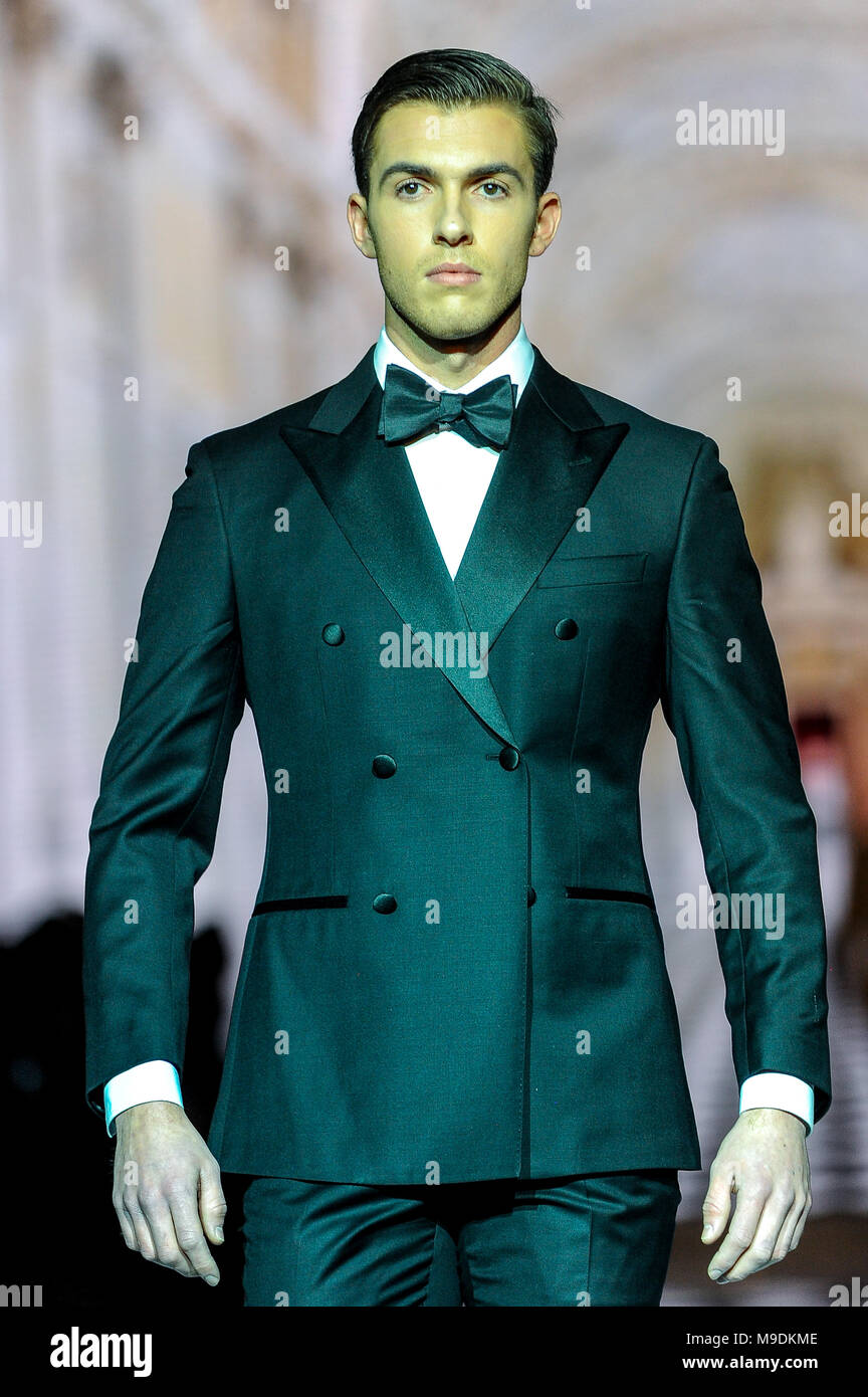 Fashion models represent new Fall/Winter 2018 ZANE BARLAS collection ...