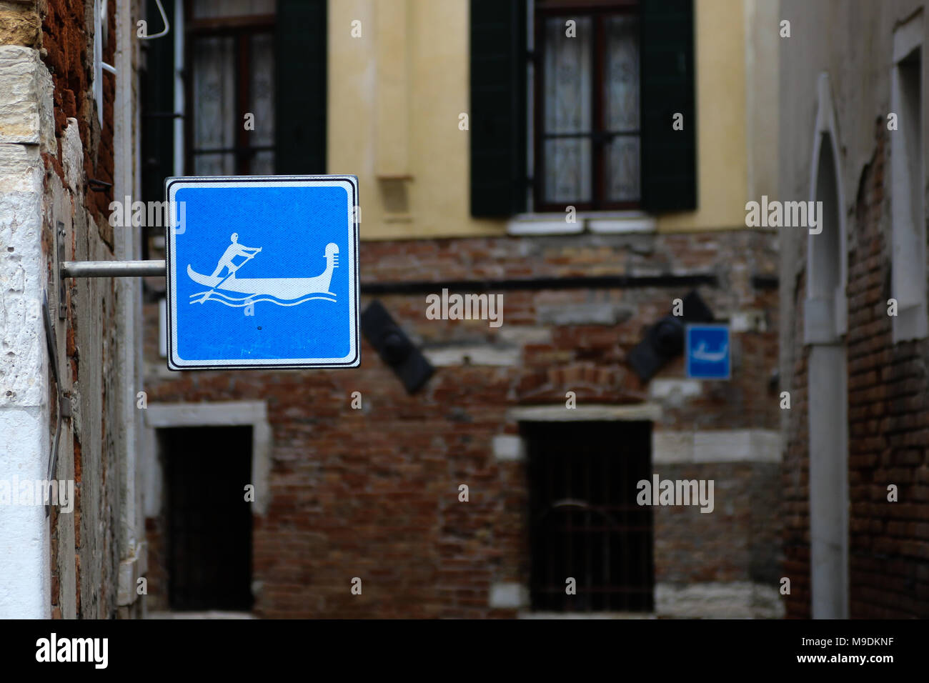 Venice street signs hi-res stock photography and images - Alamy