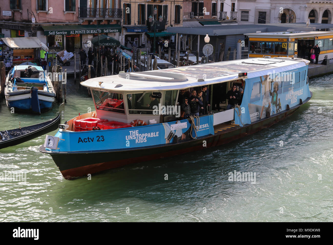 Vaporetto boat hi-res stock photography and images - Alamy