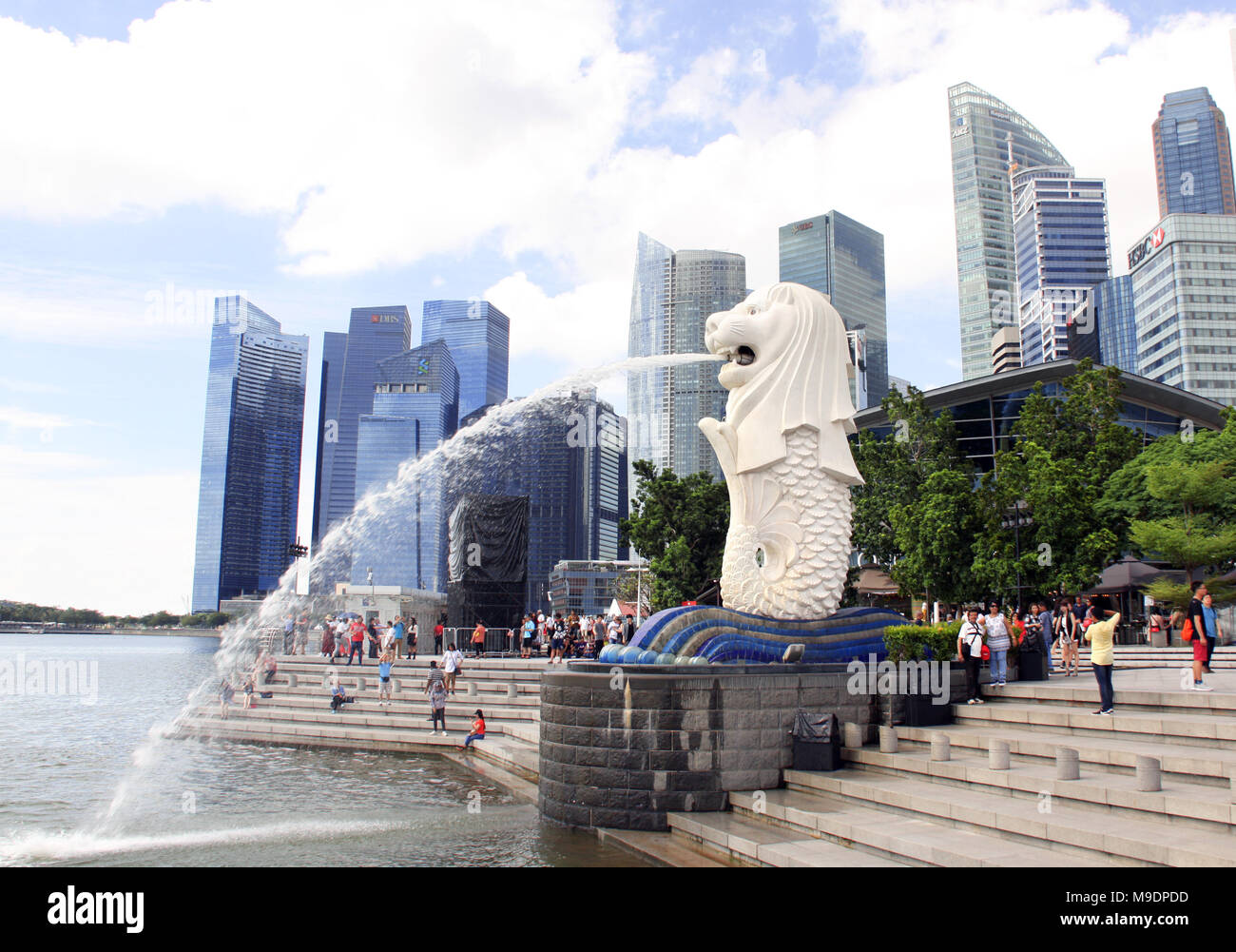 SINGAPORE-MARCH 8, 2018: Merlion statue fountain (of the most famous ...