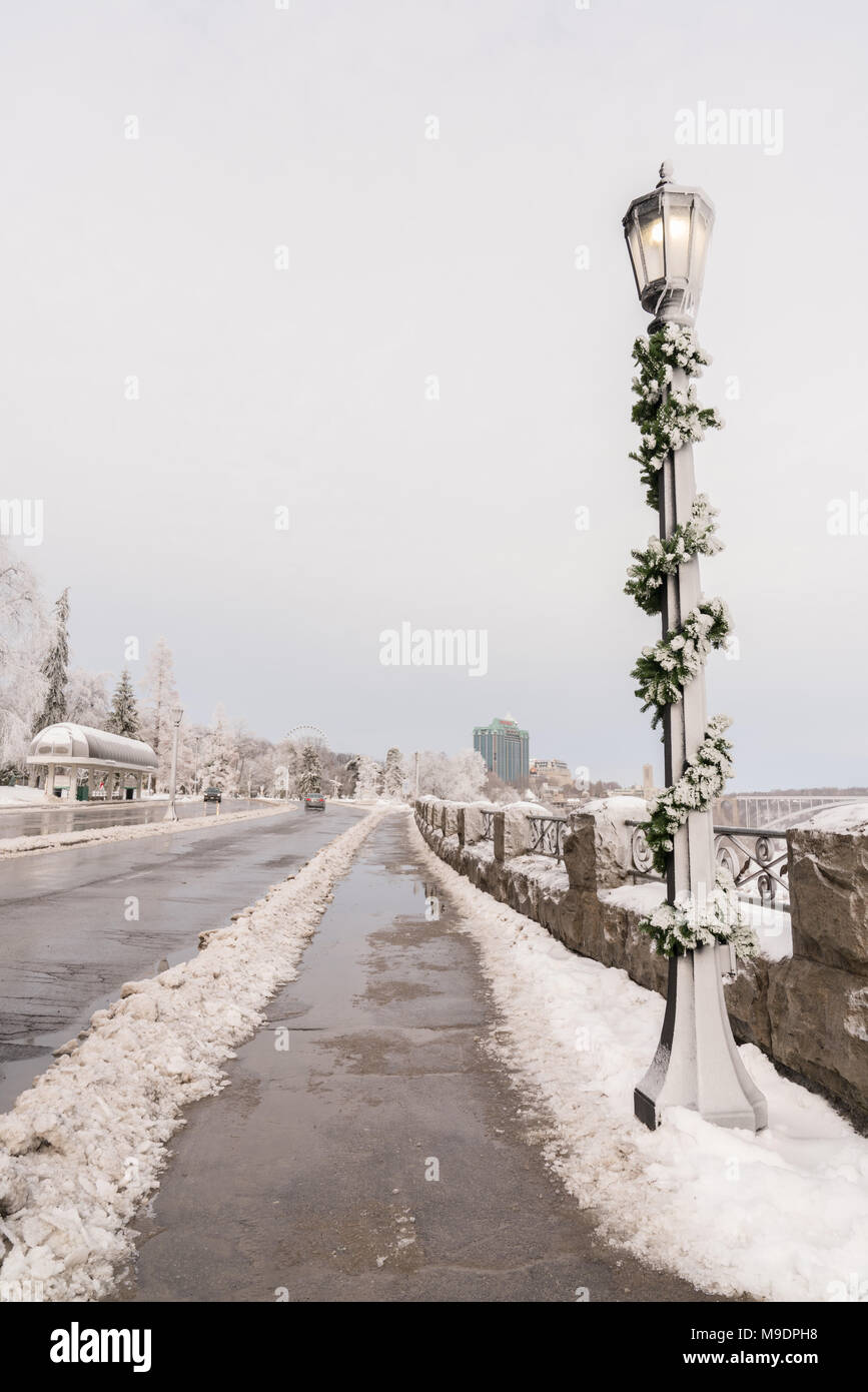 Christmas lamp post snow hi-res stock photography and images - Alamy