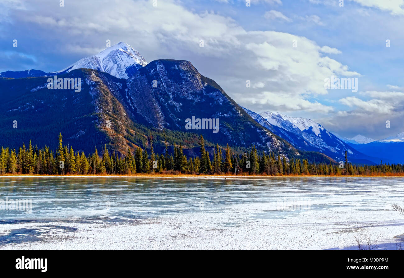 Picturesque view frozen lake hi-res stock photography and images - Alamy