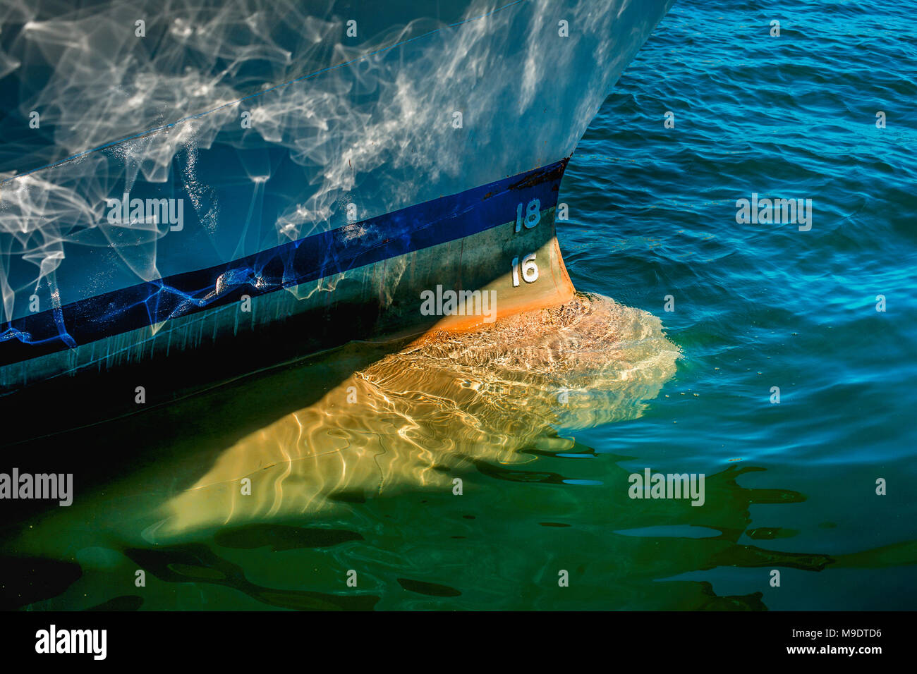 Bulbous bow hi-res stock photography and images - Alamy