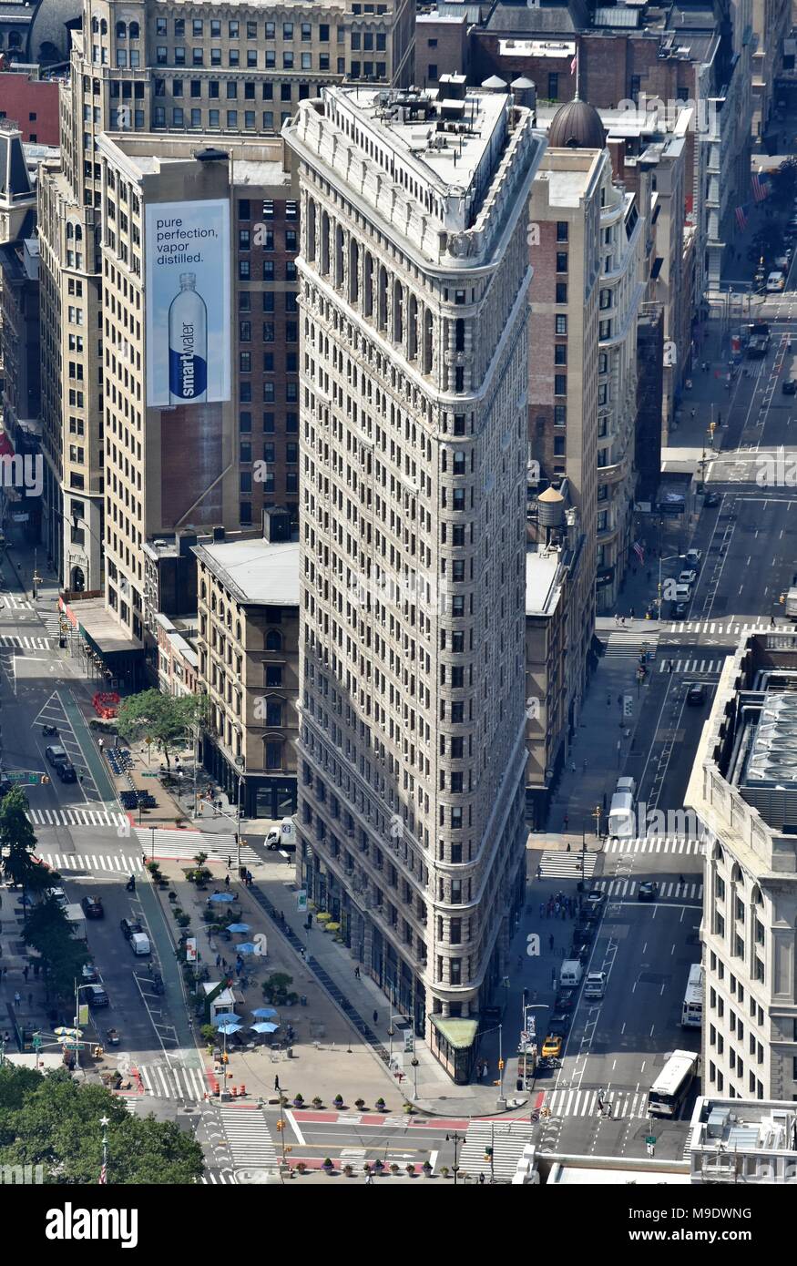 The front of the iconic Flatiron Building in downtown Manhattan Stock ...