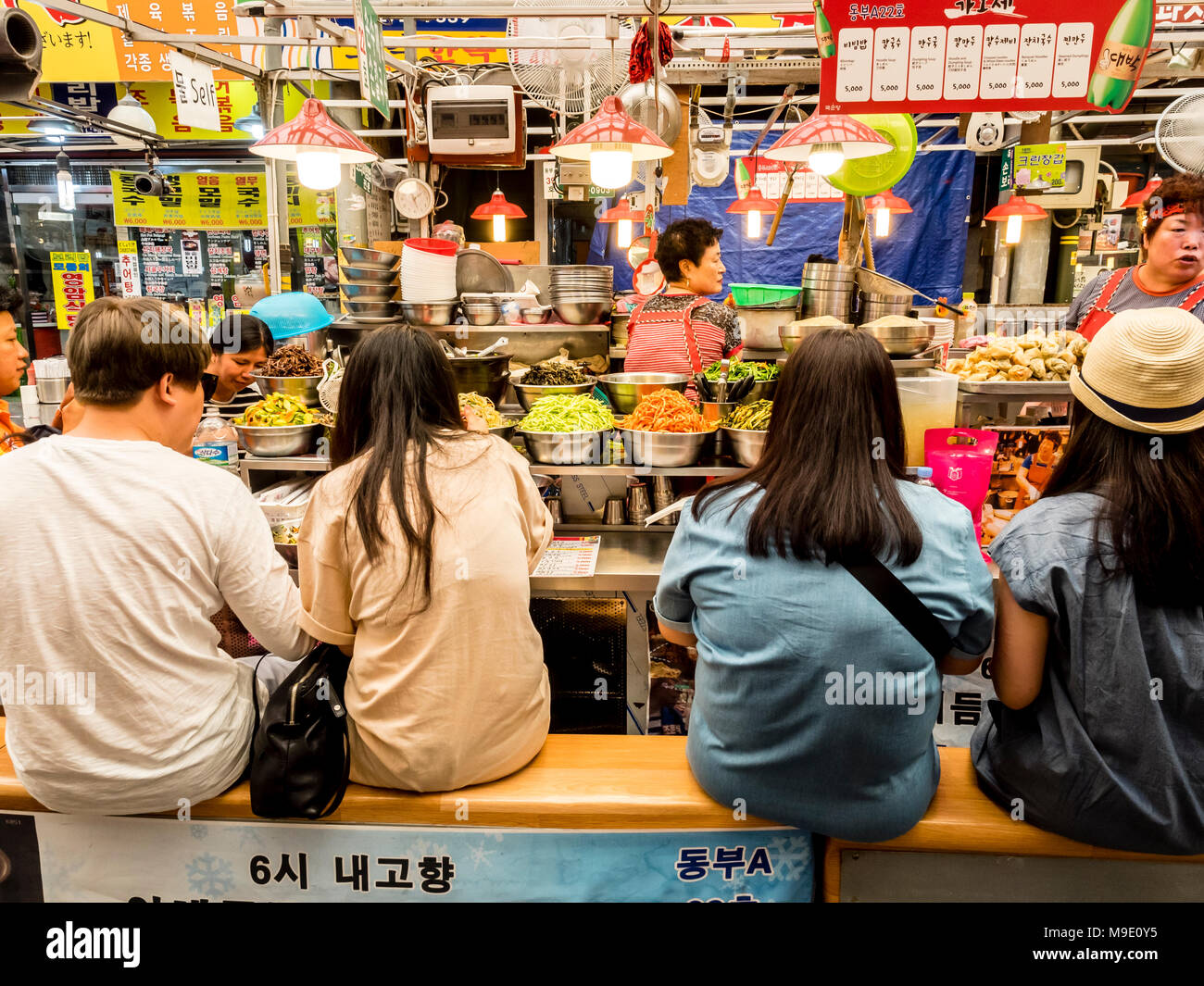 Korean people eating hi-res stock photography and images - Alamy