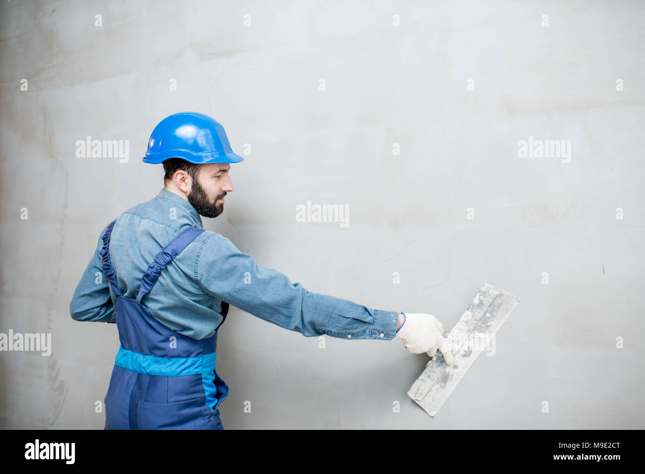 Plasterer working indoors Stock Photo - Alamy