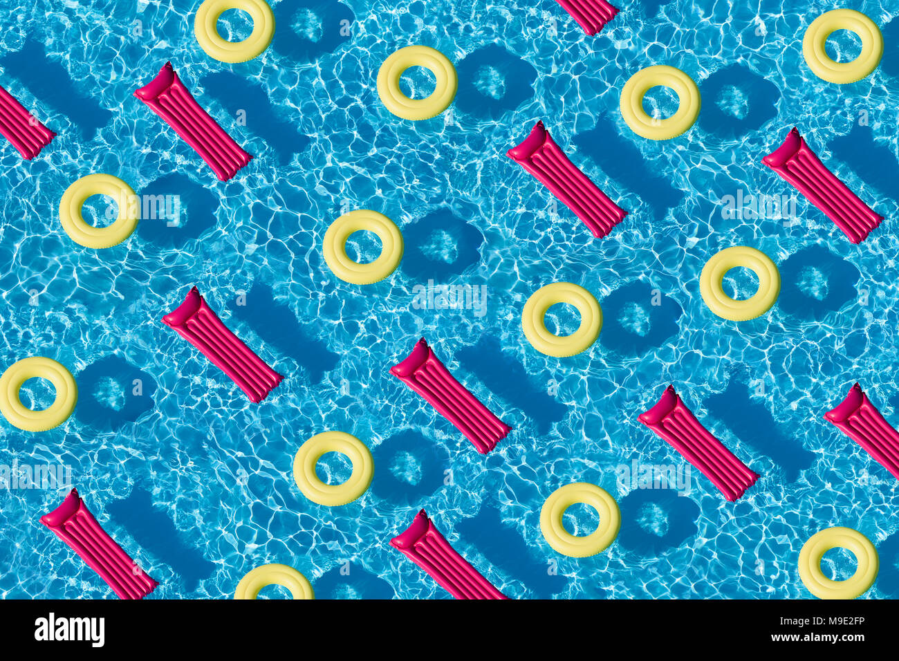 Rubber rafts hi-res stock photography and images - Alamy