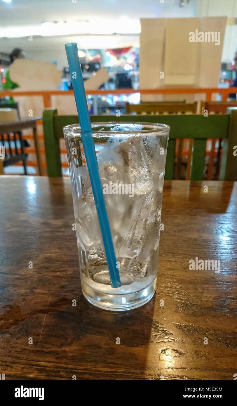 Close up drops ice hi-res stock photography and images - Alamy