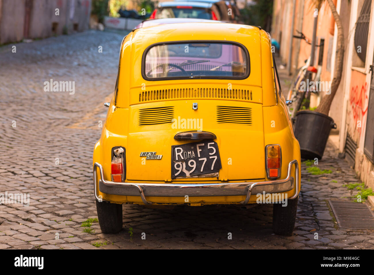Two classic Fiat 500 cars parked on Trastevere backstreet, Rome, Lazio ...