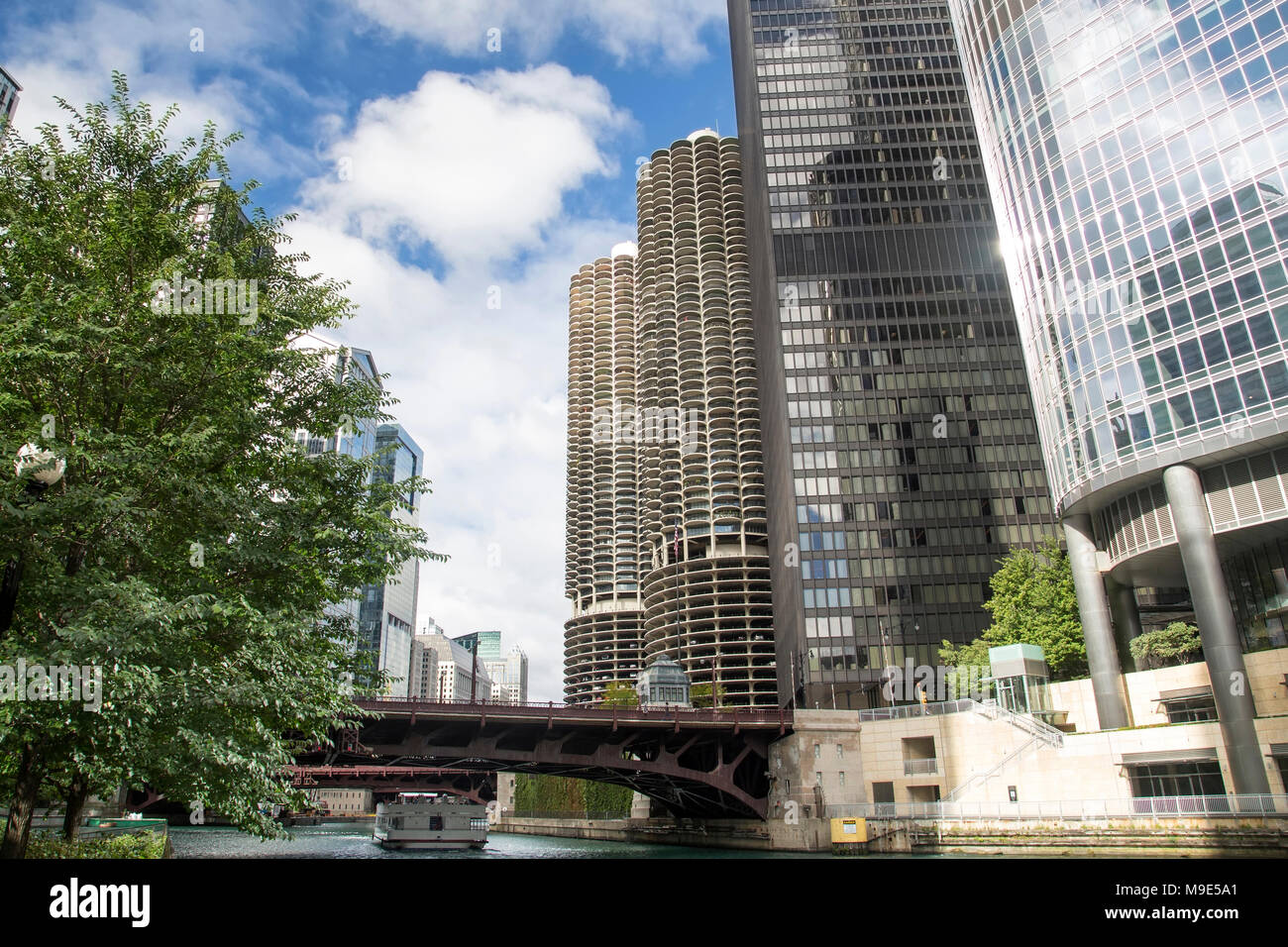 Chicago downtown and the Michigan Avenue Bridge (officially DuSable ...
