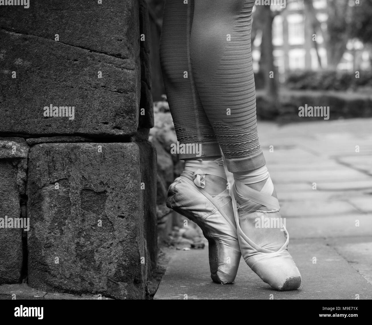 Dancer in the street Stock Photo - Alamy
