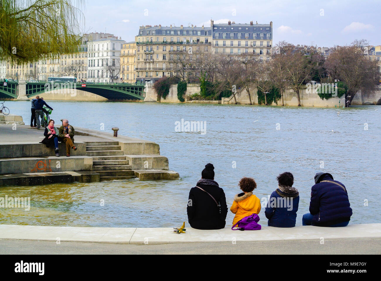 Riverside monuments hi-res stock photography and images - Alamy