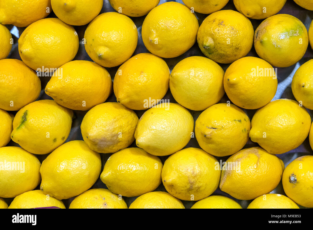 Fresh lemons for sale at a market in Madrid, Spain Stock Photo - Alamy