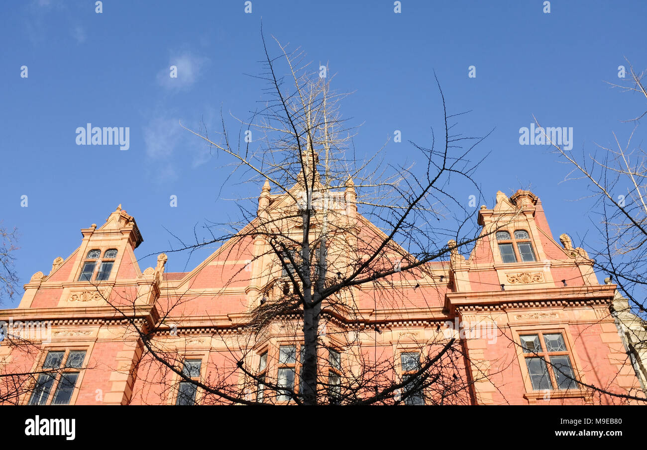 Gloucester skyline. Buildings on Eastgate Street Stock Photo - Alamy