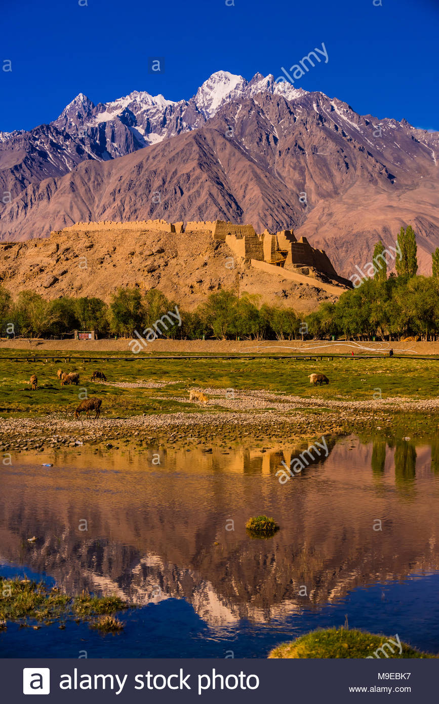Tashkurgan Tajik Autonomous County Stock Photos & Tashkurgan Tajik ...