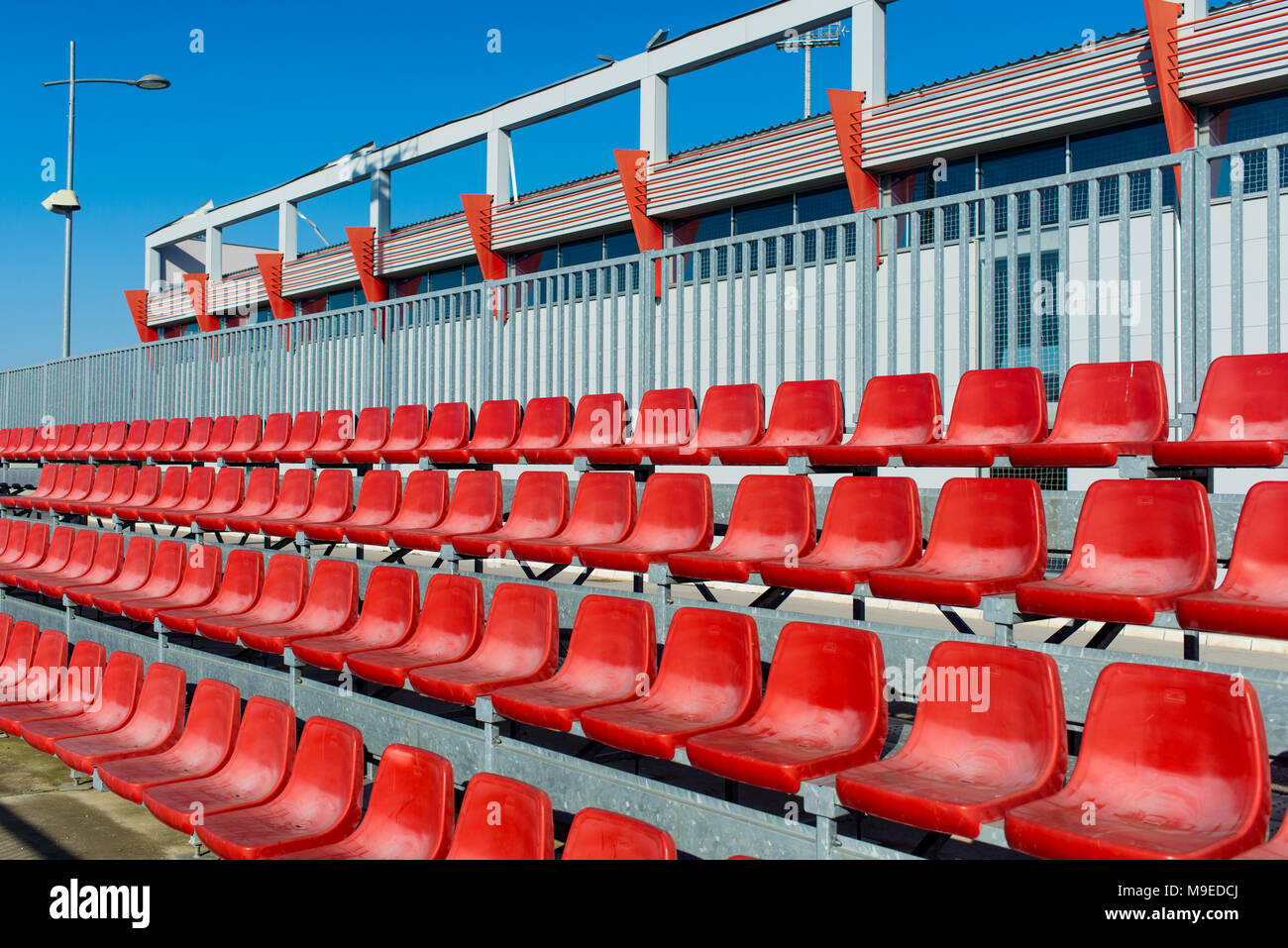 Empty bleachers seats hi-res stock photography and images - Alamy