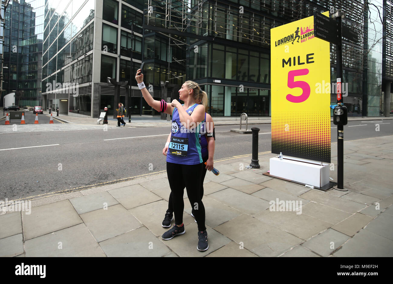 Mile marker marathon hi-res stock photography and images - Alamy