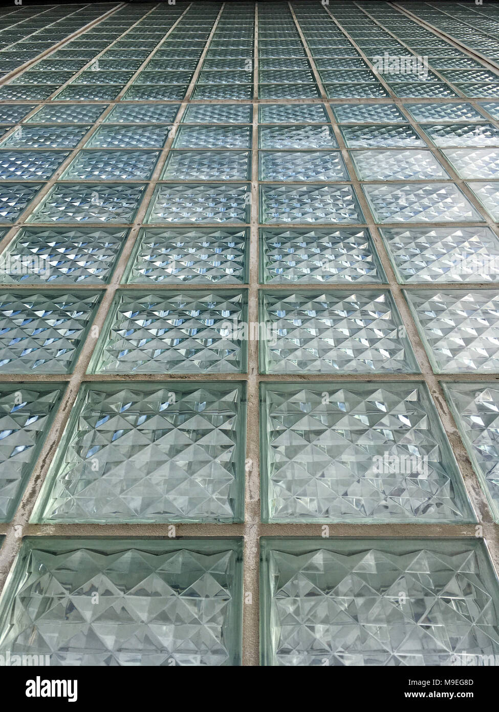 Glass wall blocks hi-res stock photography and images - Alamy