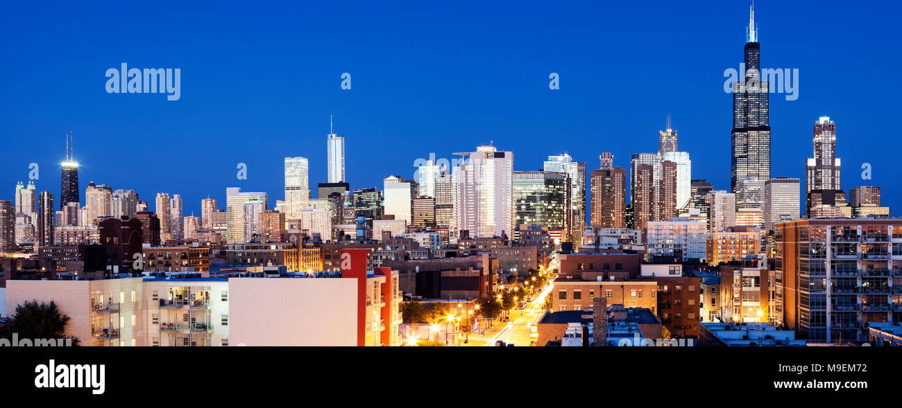Chicago skyline from west side hi-res stock photography and images - Alamy