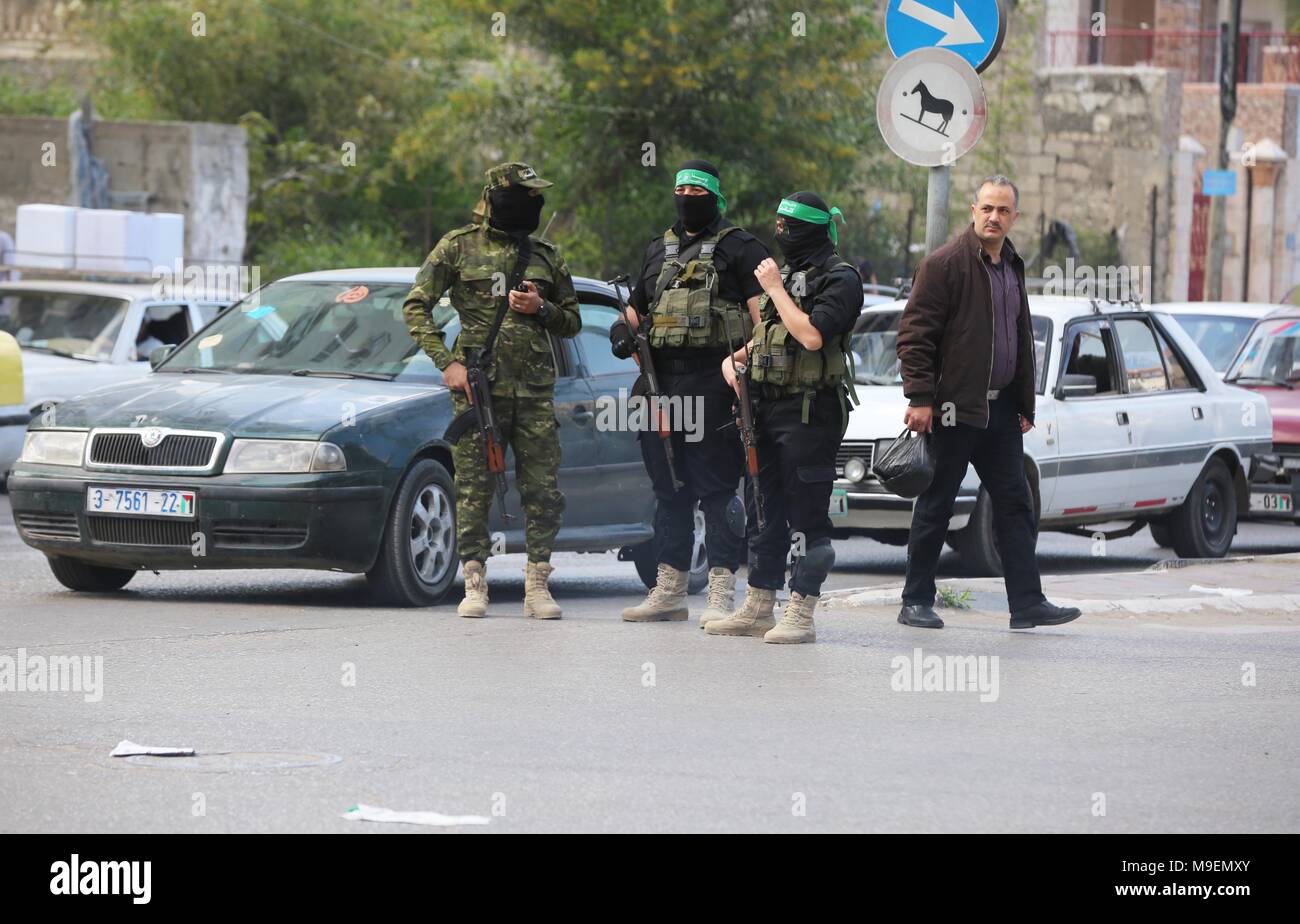 Gaza City, Gaza Strip, Palestinian Territory. 25th Mar, 2018. Members ...