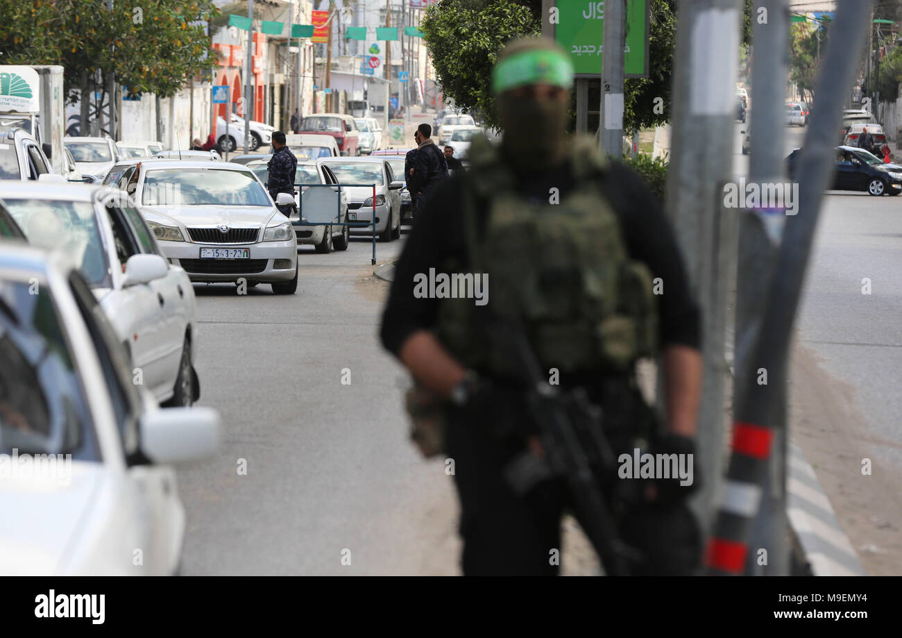 Gaza City, Gaza Strip, Palestinian Territory. 25th Mar, 2018. Members ...
