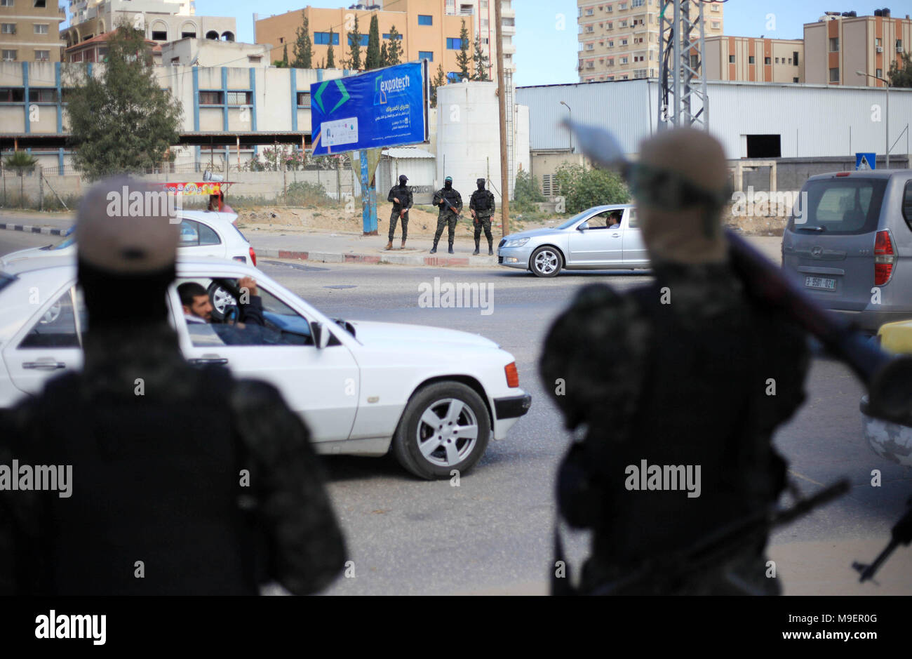 Gaza City, Gaza Strip, Palestinian Territory. 25th Mar, 2018. Members ...