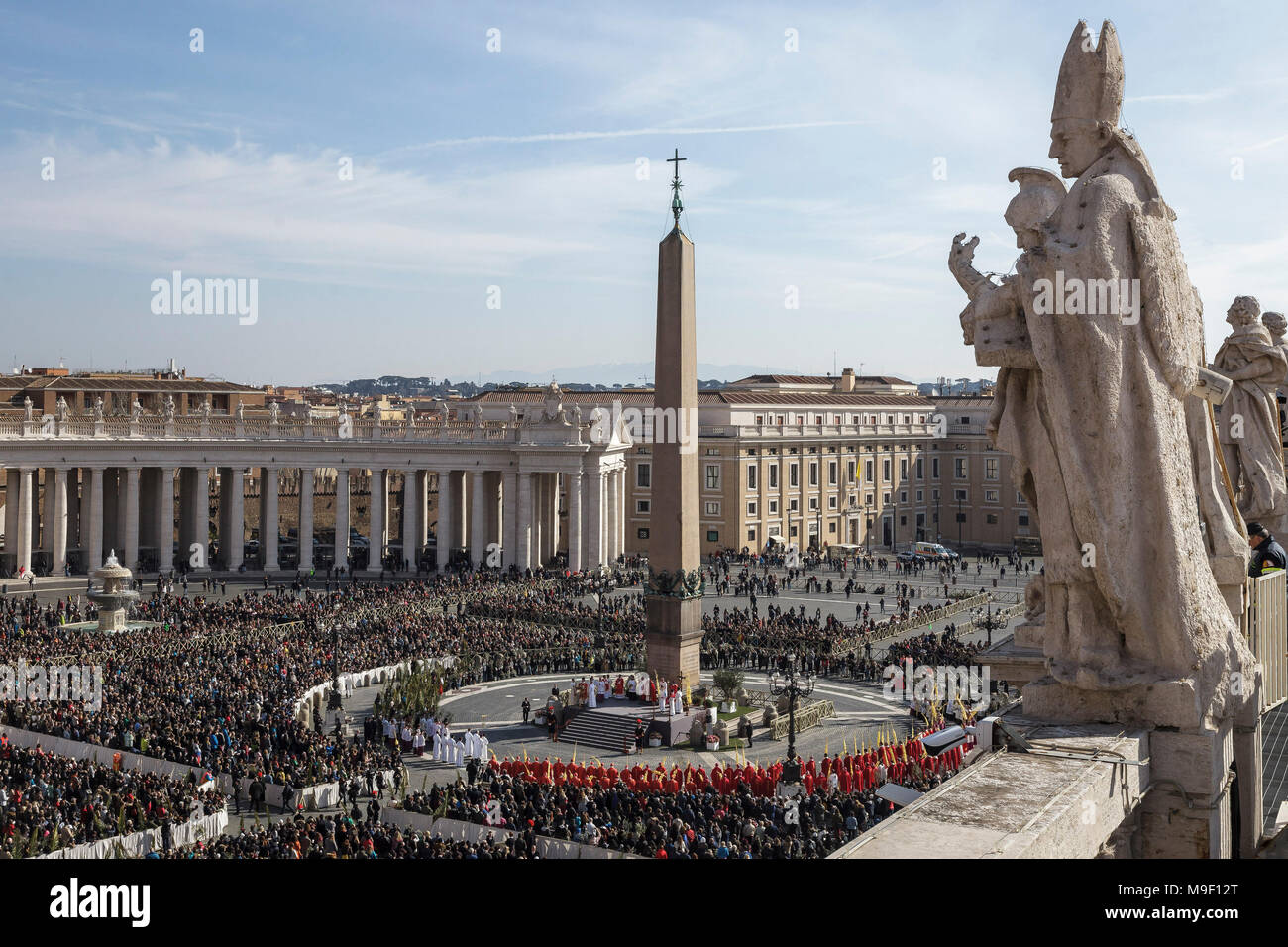 Catholic church entrance procession hi-res stock photography and images ...