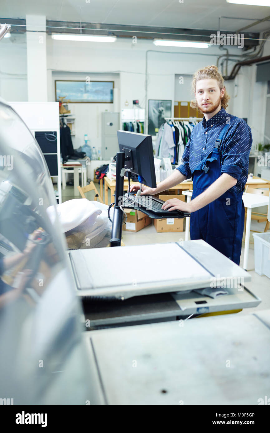 Machine operator printing hi-res stock photography and images - Alamy