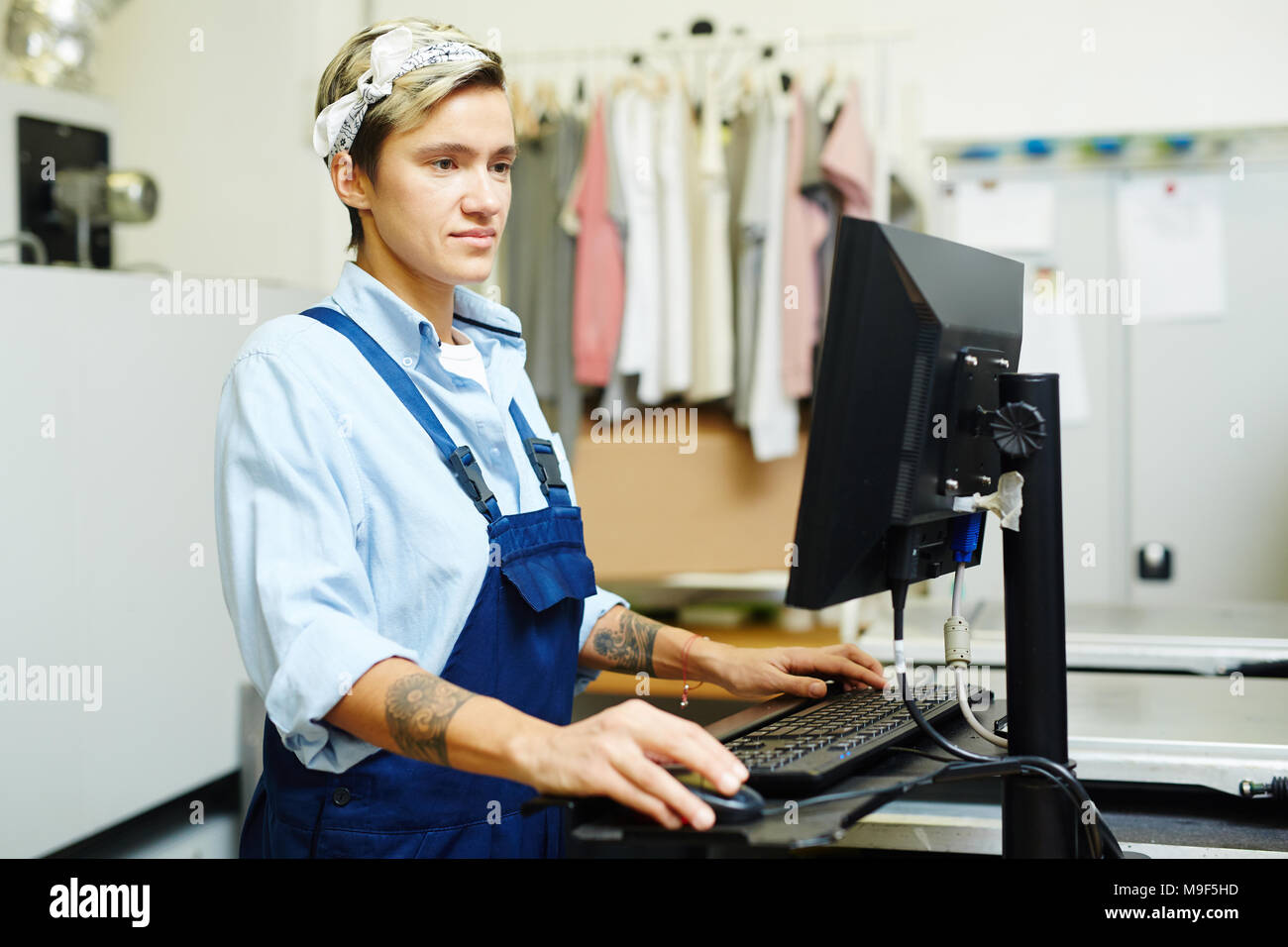 The operator with computer in the printing house Stock Photo - Alamy