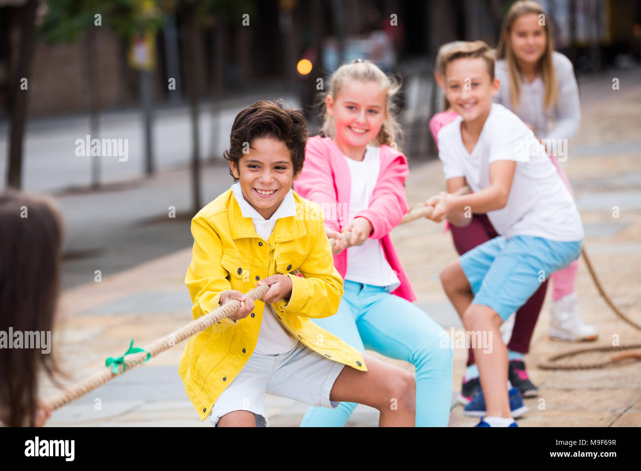 Children are pulling rope in the park Stock Photo - Alamy