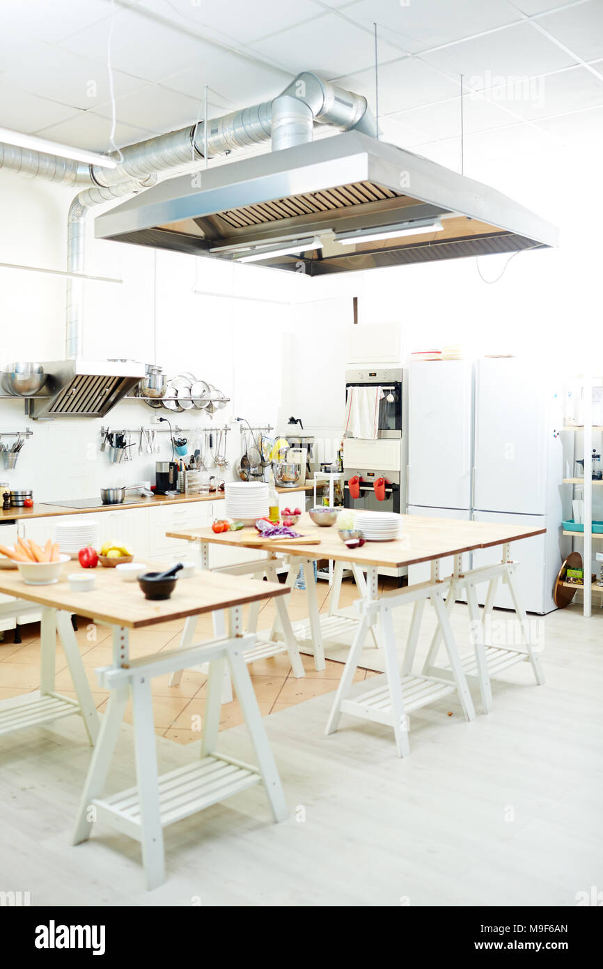 Kitchen job hi-res stock photography and images - Alamy