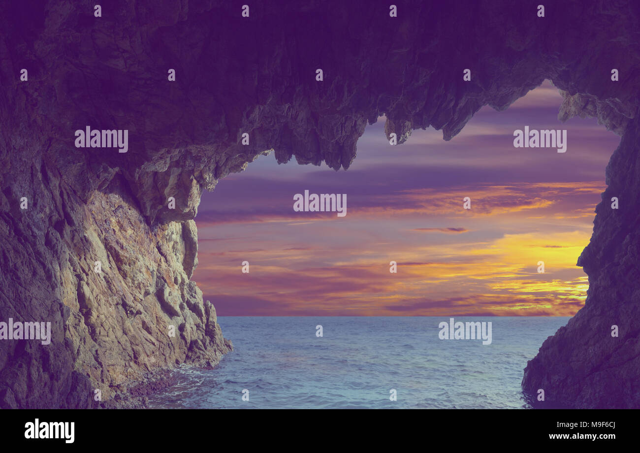 Picturesque waterfront caves mediterranean hi-res stock photography and ...