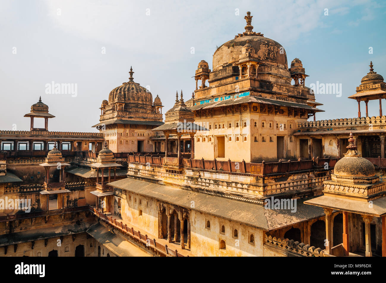 Orchha Fort Jahangir Mahal, ancient ruins in India Stock Photo - Alamy