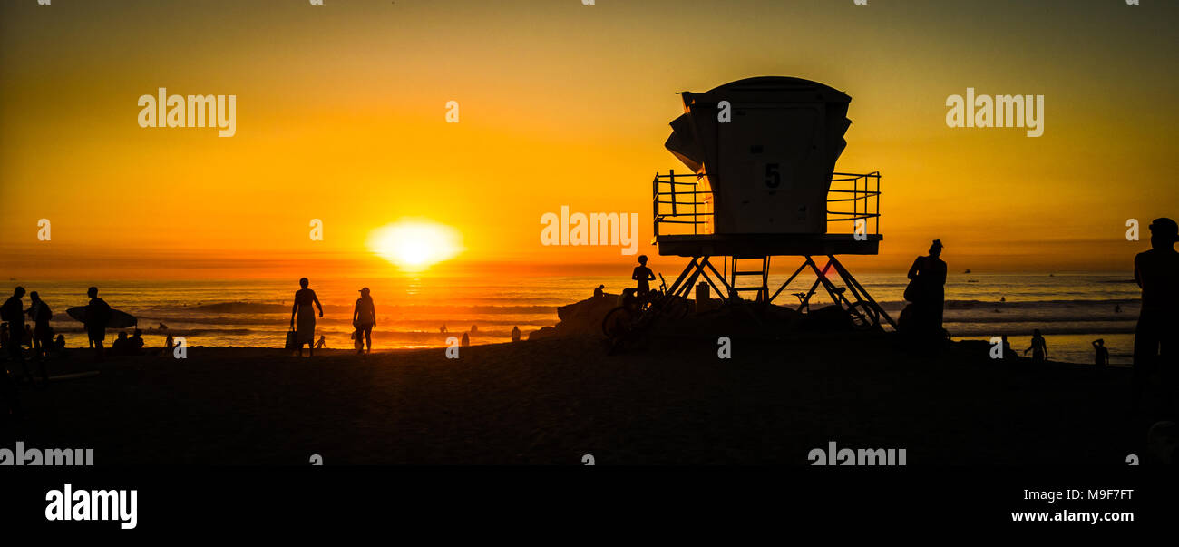 Lifeguard tower southern california ocean hi-res stock photography and ...