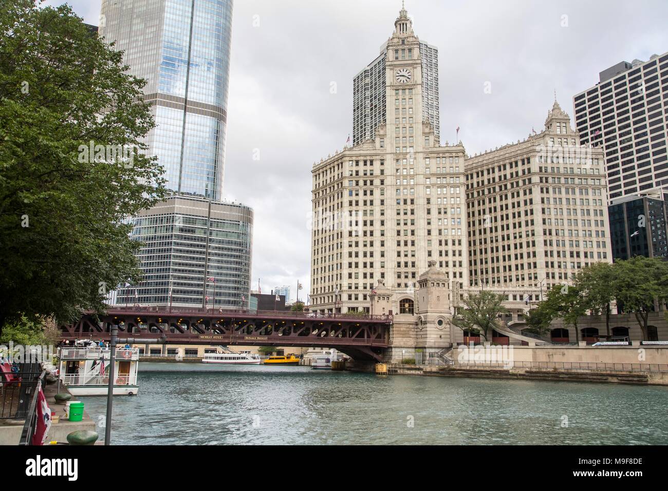 Chicago downtown and the Michigan Avenue Bridge (officially DuSable ...