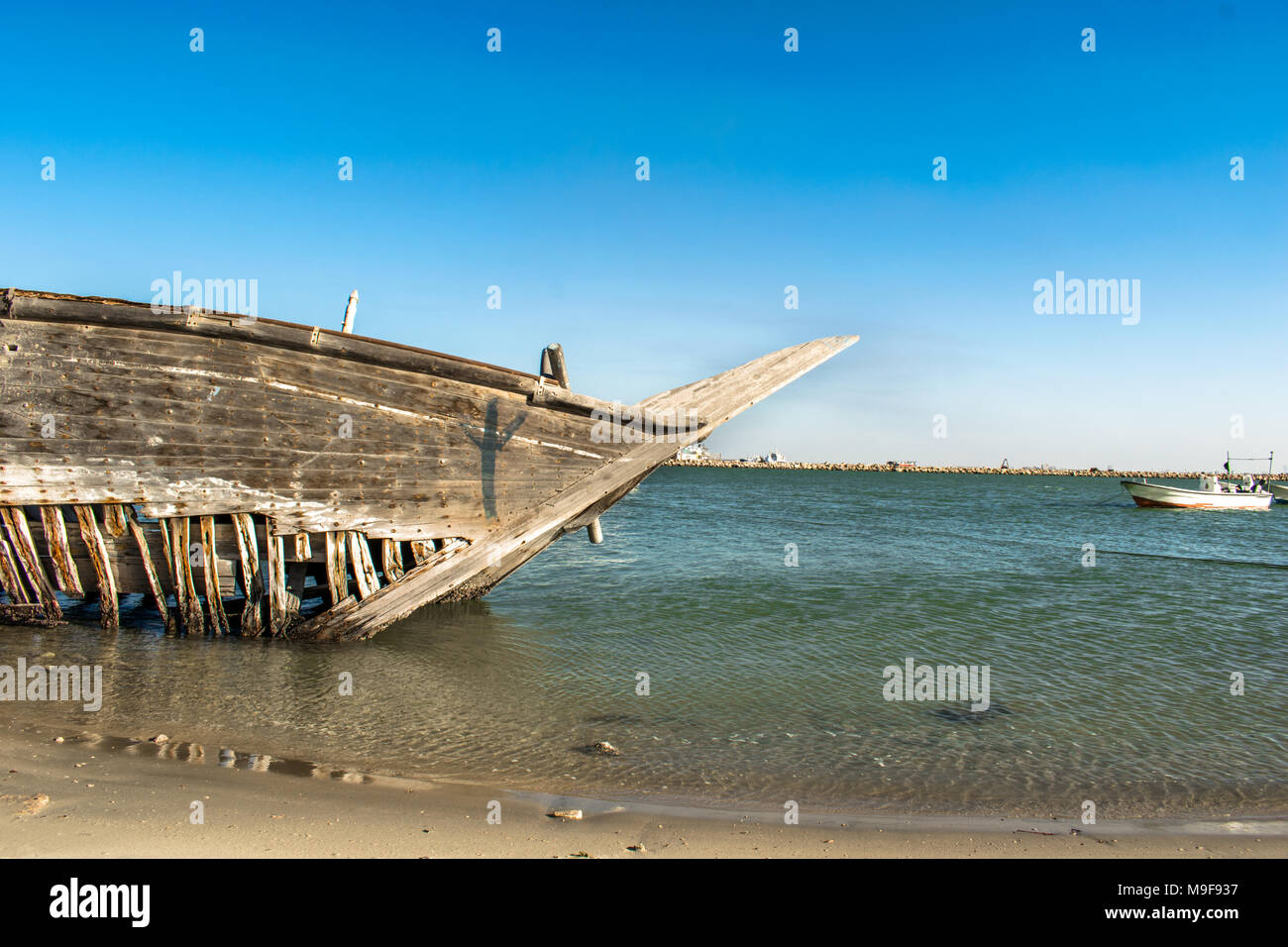 Broken old rowing boat coast hi-res stock photography and images - Alamy
